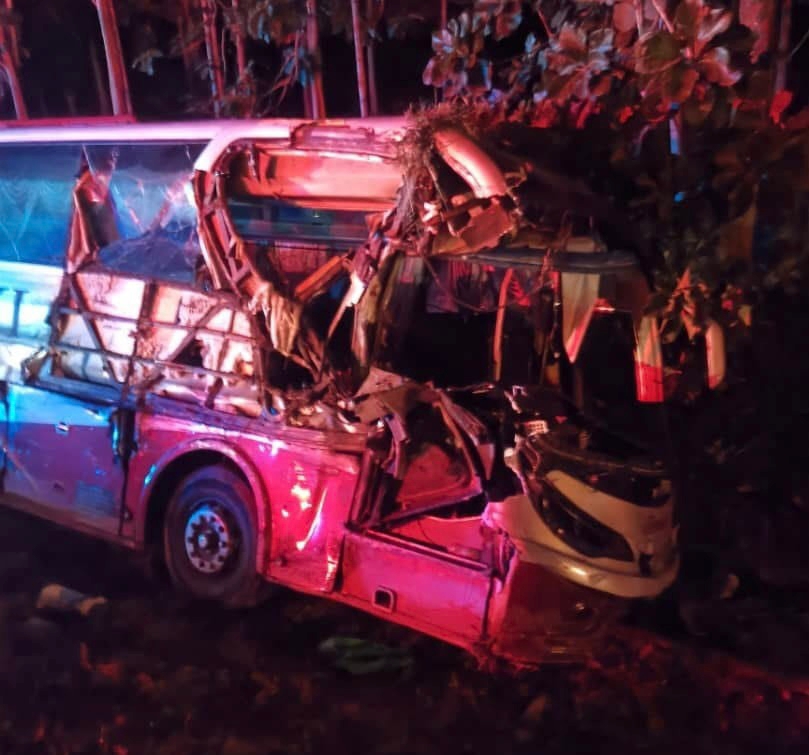 Pemandu bas ekspres maut, 8 penumpang cedera - Kosmo Digital