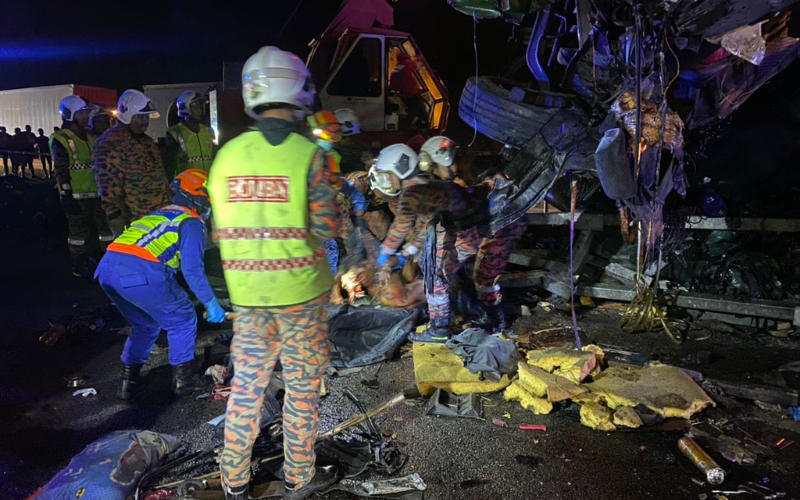 Pemandu treler maut terbabas - Kosmo Digital