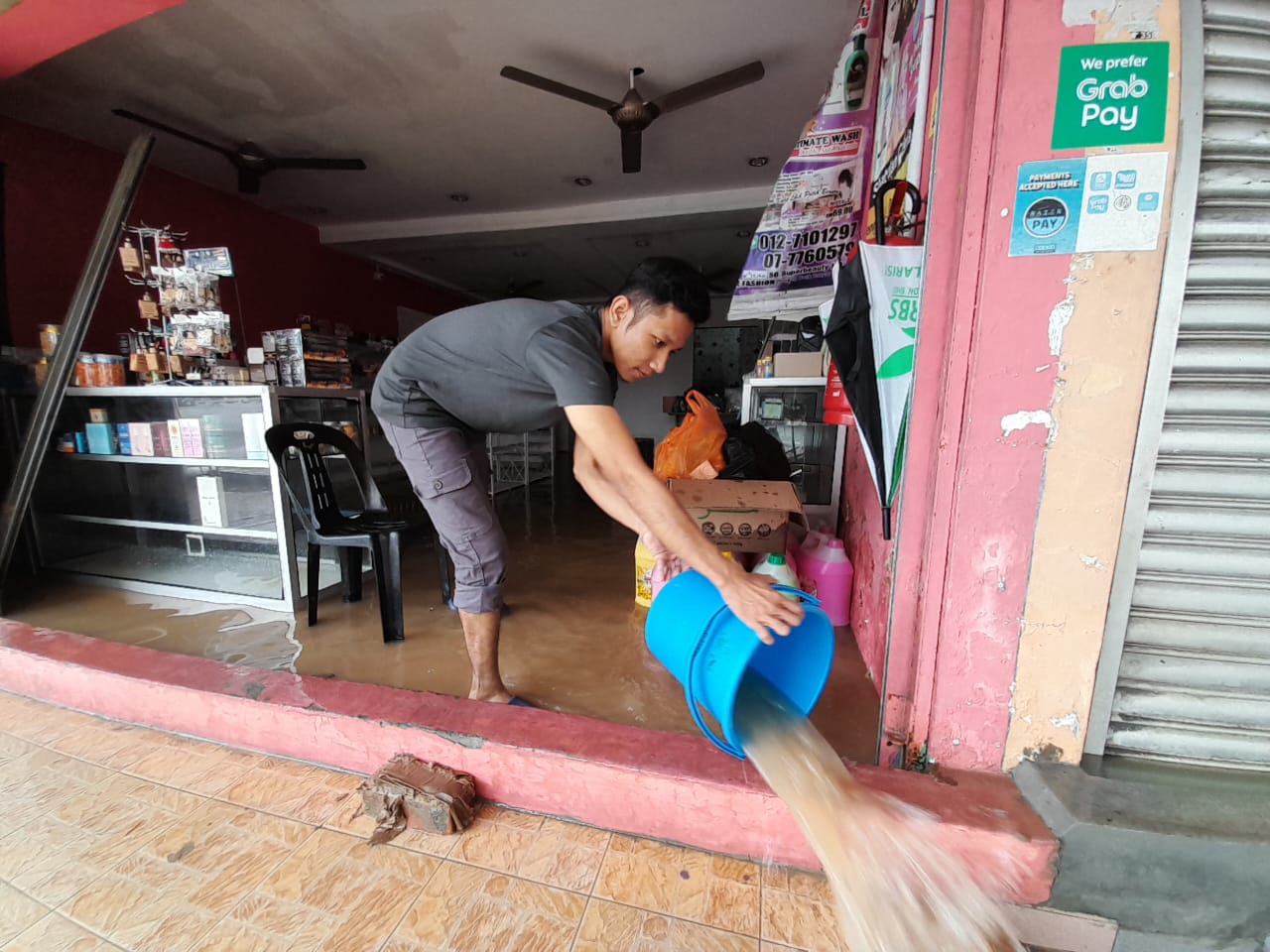 Banjir Johor: Lokasi strategik, peniaga enggan pindah kedai - Kosmo Digital