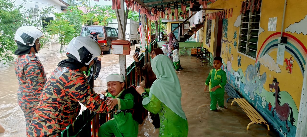 40 kanak-kanak tadika terperangkap banjir kilat - Kosmo Digital 40 kanak-kanak tadika terperangkap banjir kilat - Kosmo Digital
