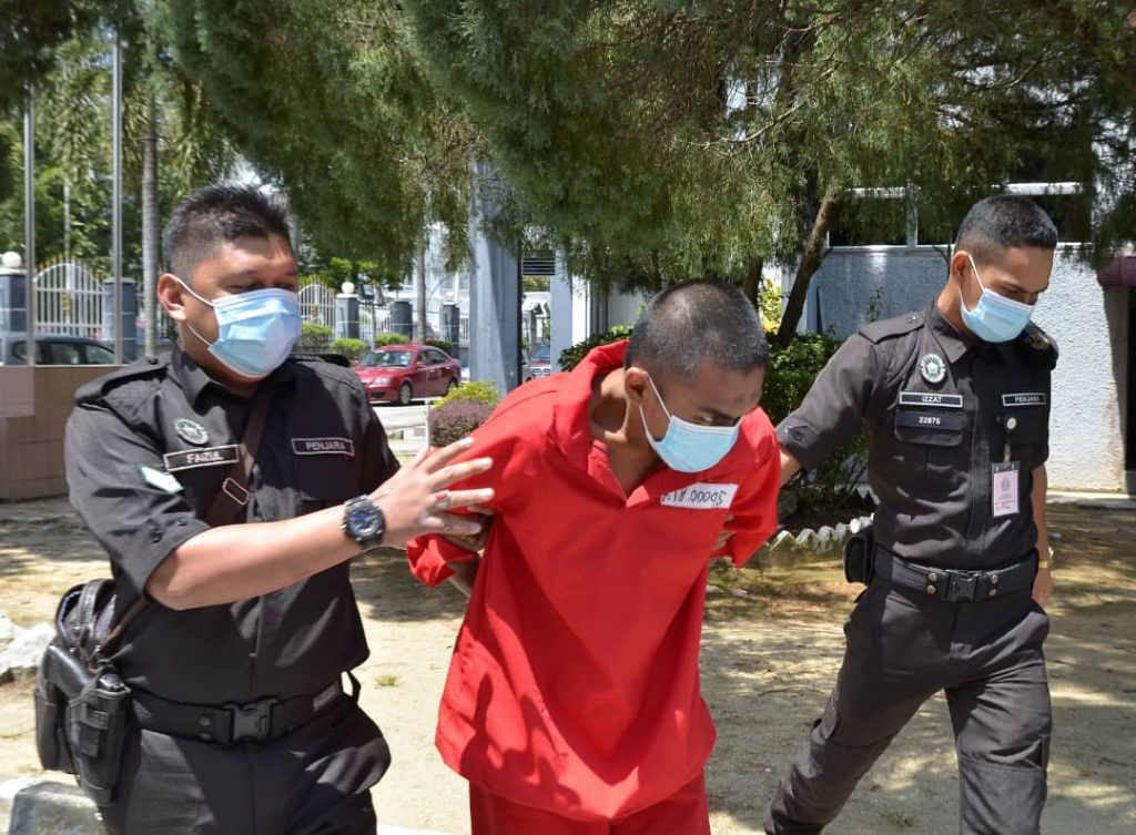 Nelayan dipenjara 15 tahun penjara, 8 sebatan - Kosmo Digital