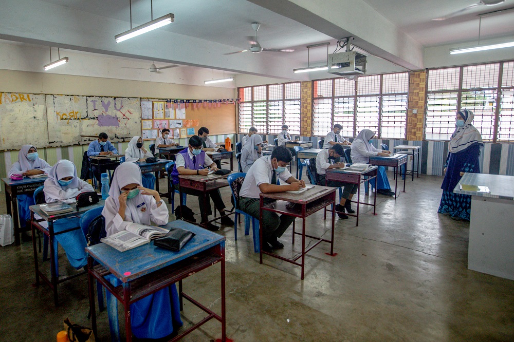 Sekolah kelas peperiksaan awam SPM, SVM, STPM, STAM dibuka semula 24 ...