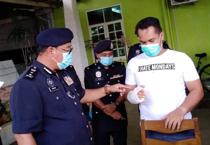 Lans koperal patah jari diserang sewaktu bertugas - Kosmo Digital