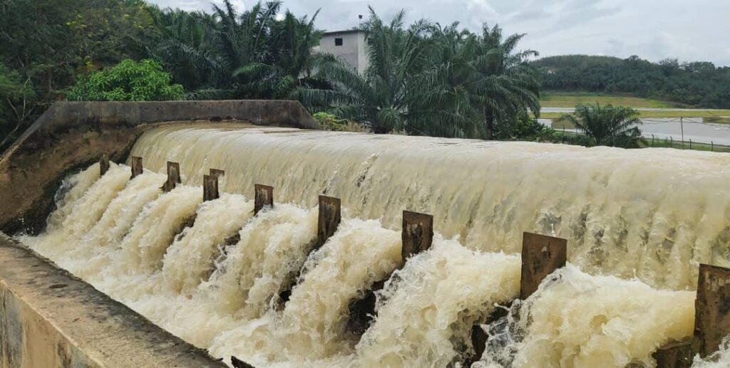 4 LRA dihenti tugas akibat pencemaran bau - Kosmo Digital