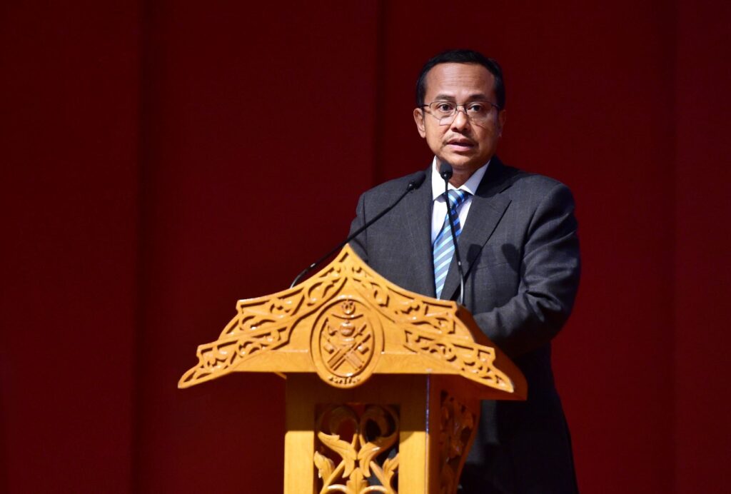 Ahmad Samsuri jalani pembedahan lutut - Kosmo Digital