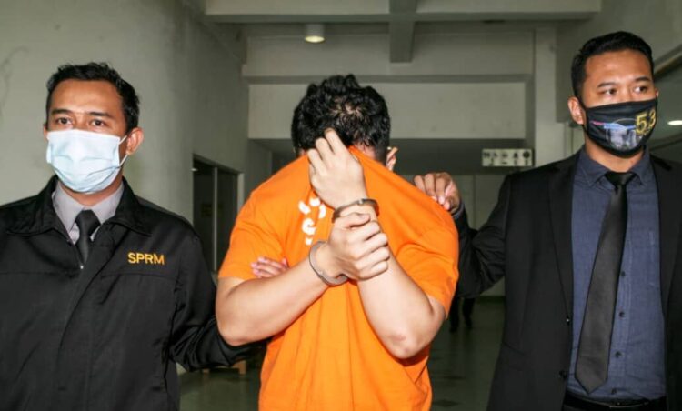 Lans Koperal direman rasuah RM4,000 - Kosmo Digital