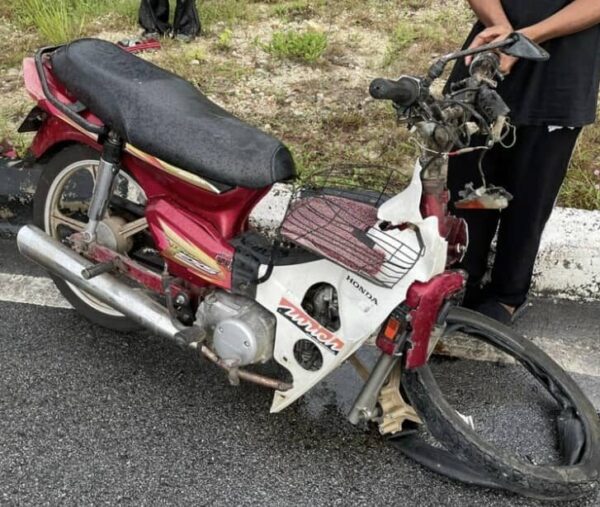 Posmen Britain paling lama berkhidmat bersara usia 74 tahun - Kosmo Digital