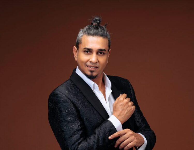 Adegan berpeluk, isteri beri Azad lampu hijau - Kosmo Digital