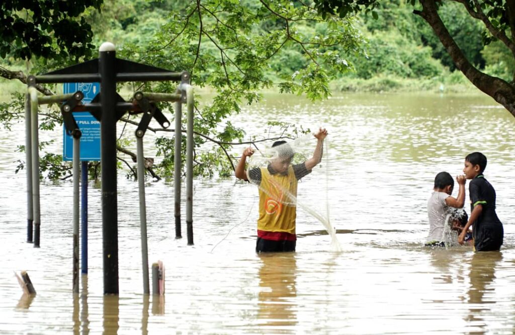 Mangsa banjir di Perak kini lebih 1,200 orang - Kosmo Digital