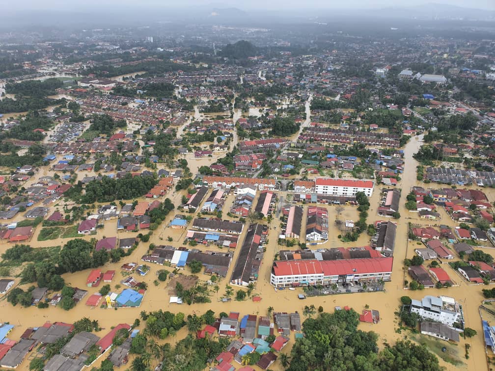 Chukai sepi akibat banjir - Kosmo Digital