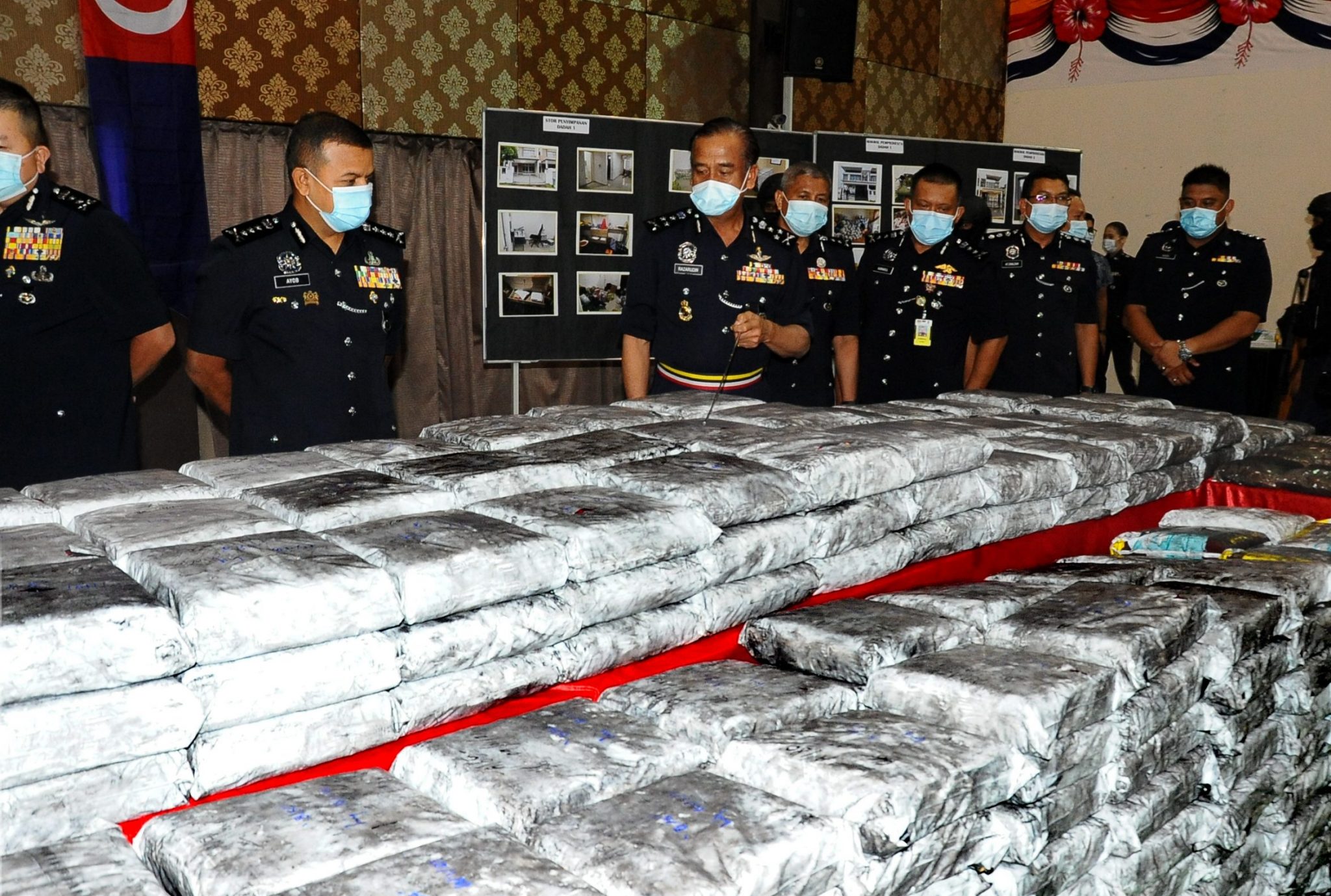 Inspektor jual dadah rampasan - Kosmo Digital