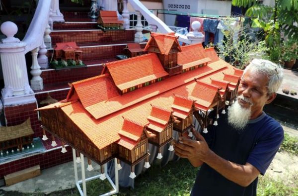 Replika rumah tradisional Malaysia - Kosmo Digital