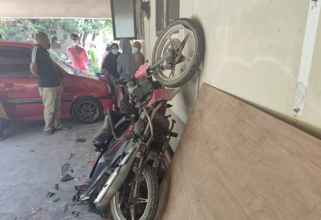 Lelaki maut motosikal rempuh tiang konkrit - Kosmo Digital