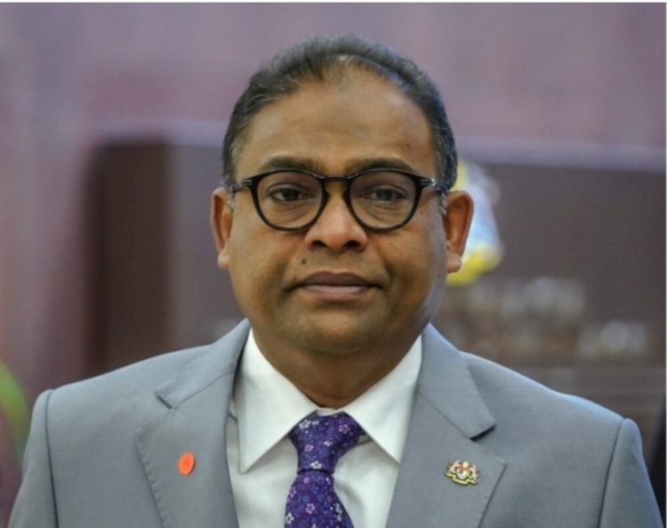 Abdul Azeez gagal batal 13 pertuduhan - Kosmo Digital