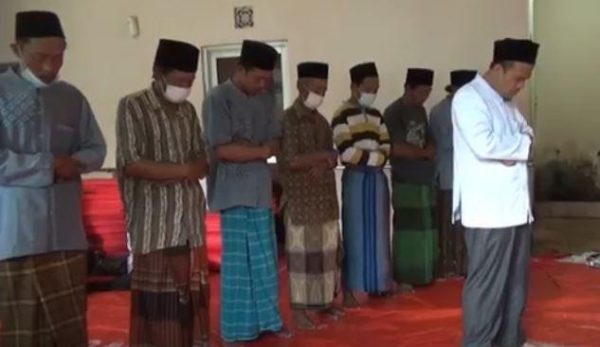Pengikut Hakekok mula solat, baca al-Quran - Kosmo Digital
