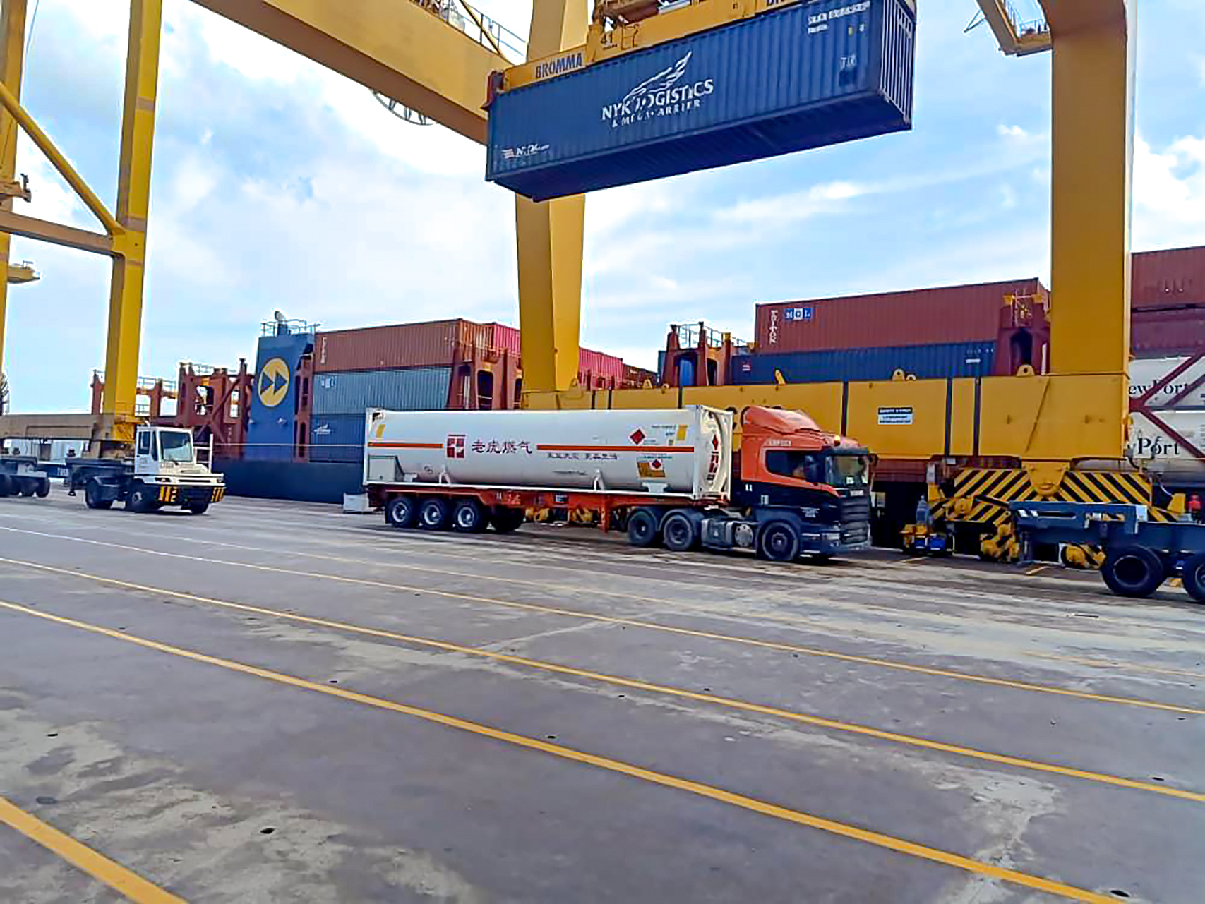 Johor Port urus penghantaran kontena tangki ISO ke China - Kosmo Digital