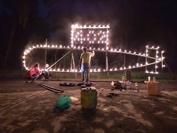 Pelita panjut bentuk KRI Nanggala-402 - Kosmo Digital