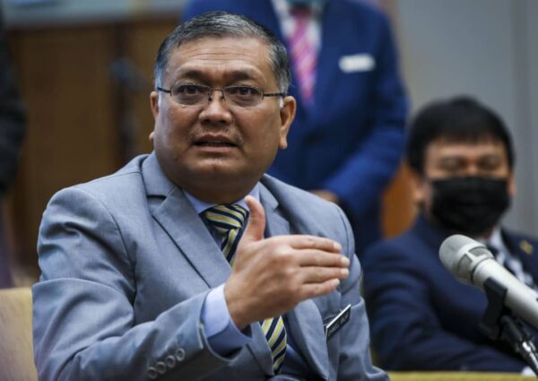 Datuk Andrew Lim kini memiliki semua rangkaian Giant di Malaysia ...