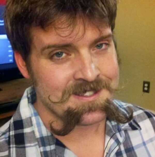 Lelaki misai berganda lebih 'trendy' - Kosmo Digital