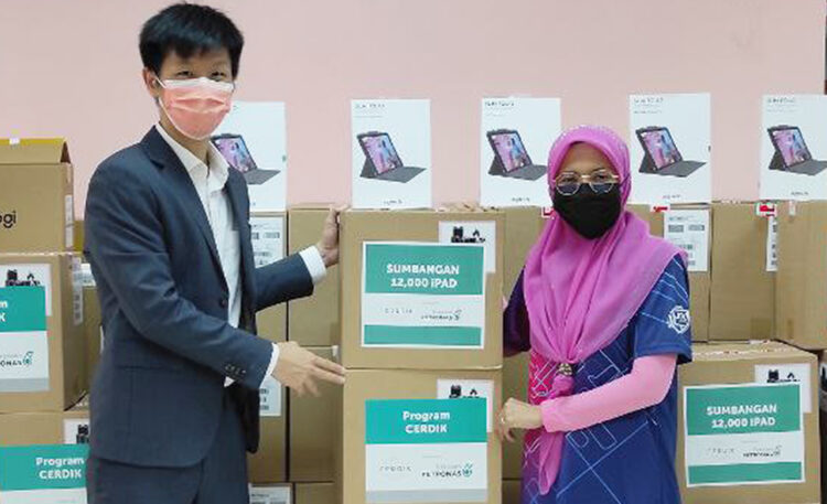 Yayasan Petronas sumbang 12,000 alat peranti - Kosmo Digital Yayasan Petronas sumbang 12,000 alat peranti - Kosmo Digital