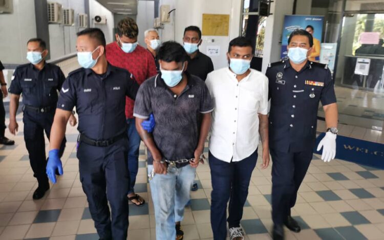 Dua beradik, rakan Geng 36 didakwa menyamun - Kosmo Digital