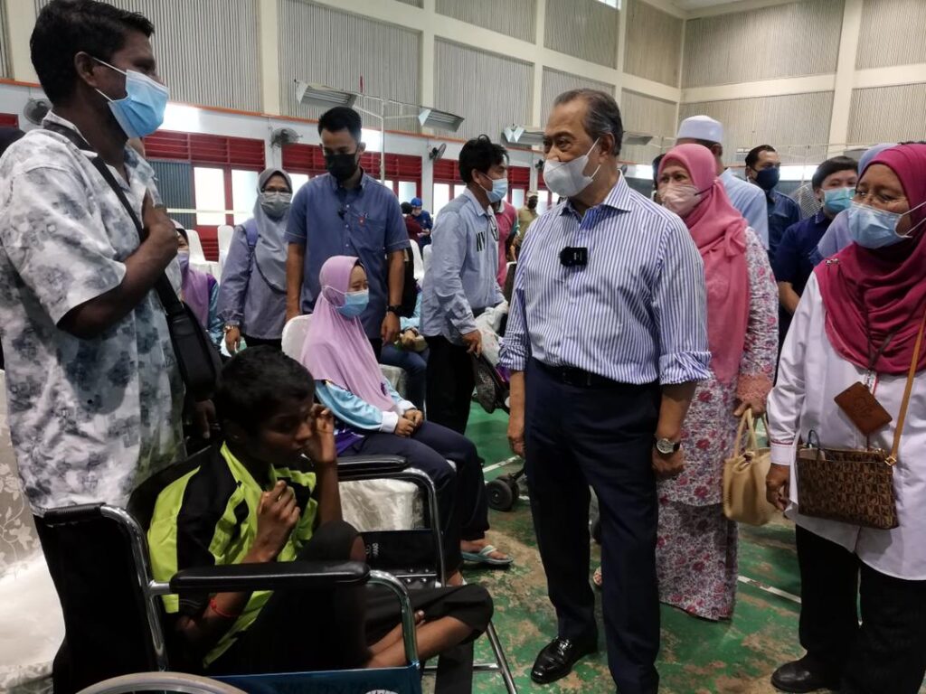 Terharu anak OKU terima vaksin - Kosmo Digital