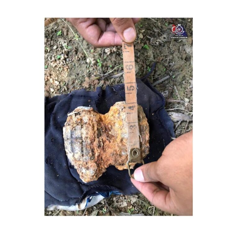 Terkejut jumpa bom tangan dalam ladang - Kosmo Digital