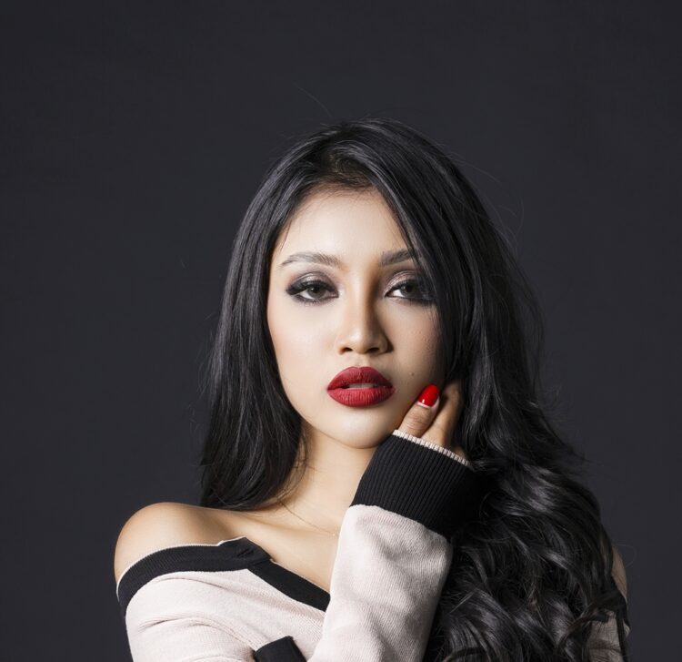 Saya perlahan-lahan berubah - Scha Elinnea - Kosmo Digital