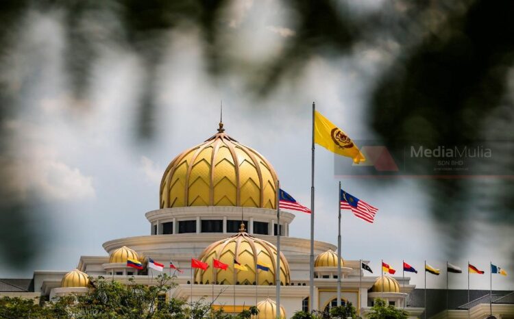 Agong kurnia gelaran Tun kepada bekas panglima ATM - Kosmo Digital