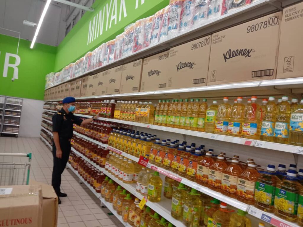 24 premis dikompaun jual minyak masak botol mahal - Kosmo Digital