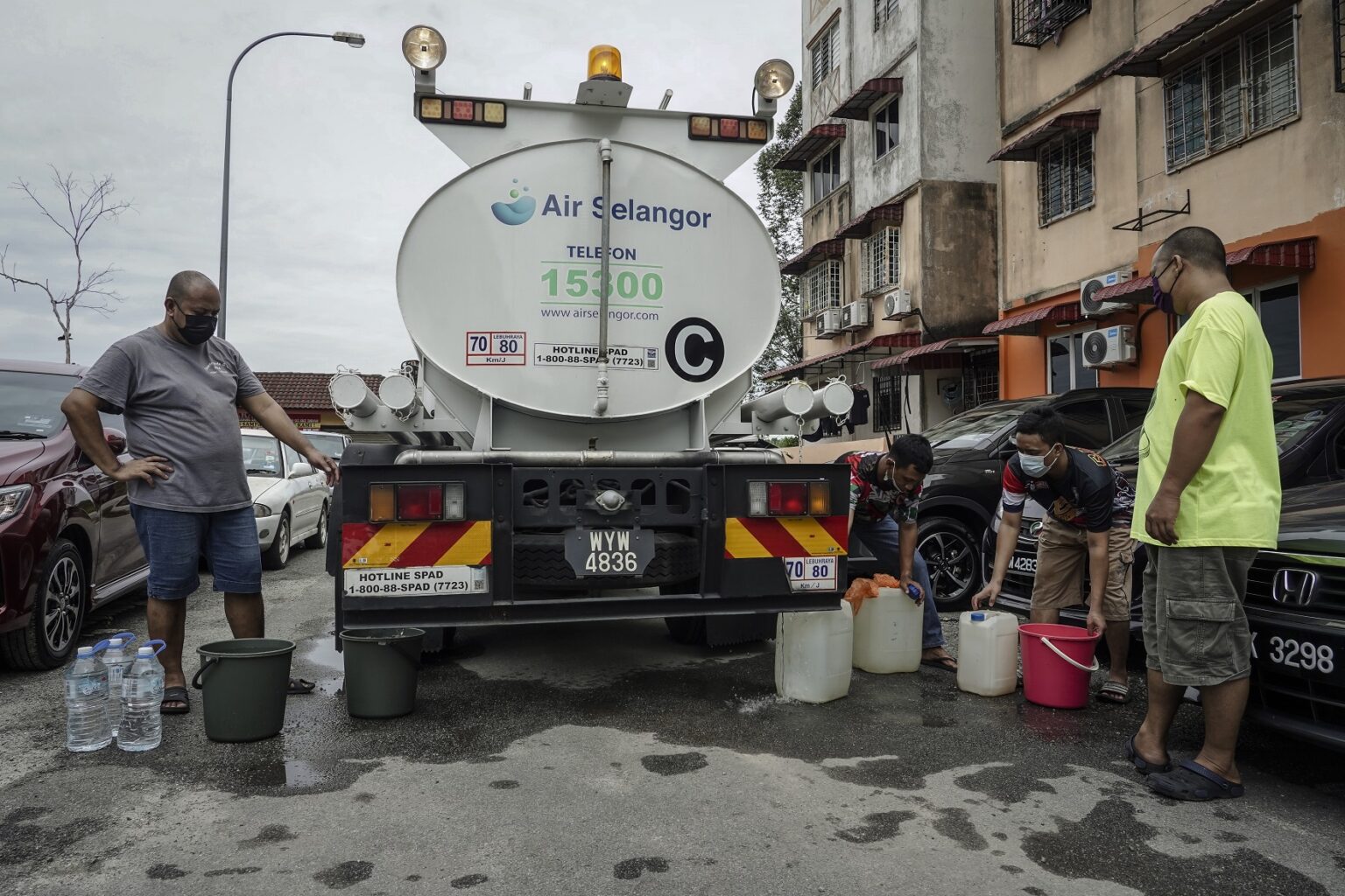Gangguan air: 85 lori tangki air digerakkan ke kawasan terjejas - Kosmo Digital