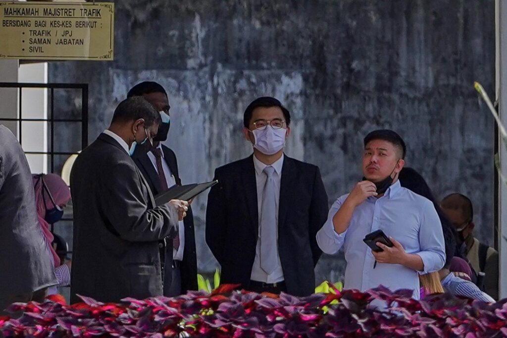 Datuk Ken dan isteri mengaku tidak bersalah - Kosmo Digital