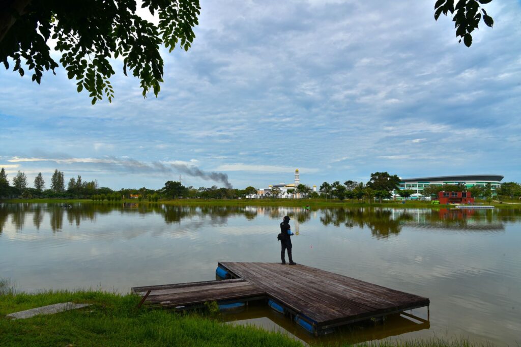 Asakan toman 'enam jahanam' di tasik Unisel - Kosmo Digital