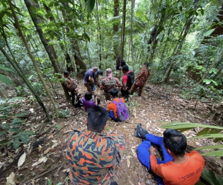 Dua sahabat tersesat ketika mendaki Bukit Bauk - Kosmo Digital