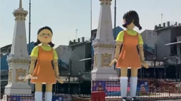 Penampakan patung Squid Game di simpang empat Jogjakarta - Kosmo Digital