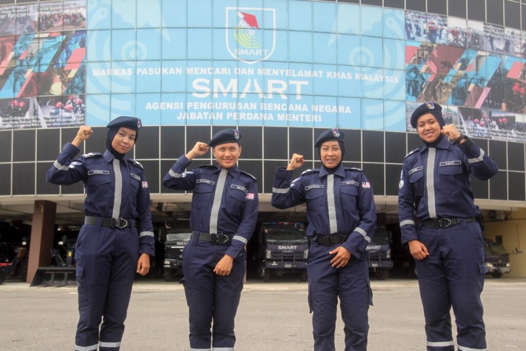 Empat wanita cipta sejarah sertai pasukan SMART - Kosmo Digital