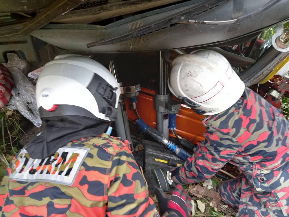 Warga emas maut tersepit kepala lori - Kosmo Digital