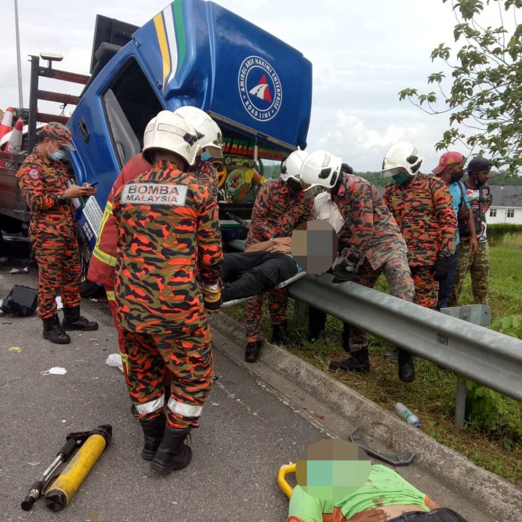 Kelindan maut, 3 cedera kemalangan dua buah lori - Kosmo Digital