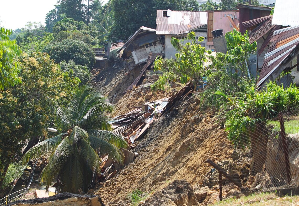 Hujan lebat pencetus risiko tanah runtuh - Kosmo Digital