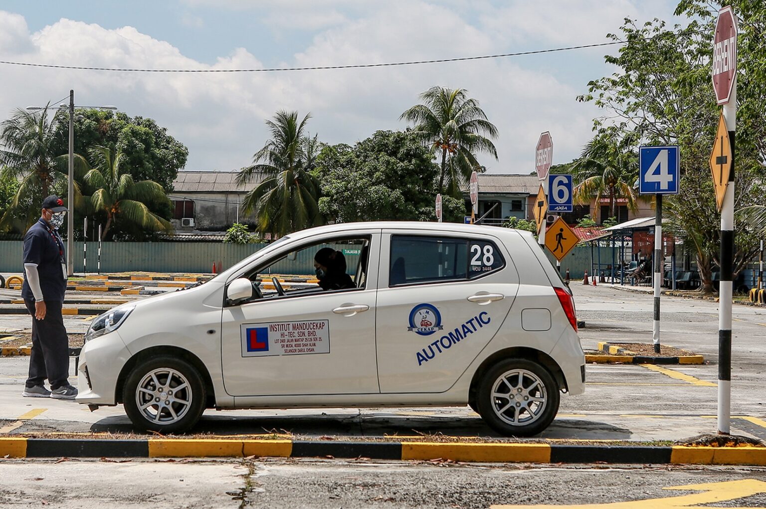 ‘Gantung permit sekolah memandu tak masuk akal’ - Kosmo Digital