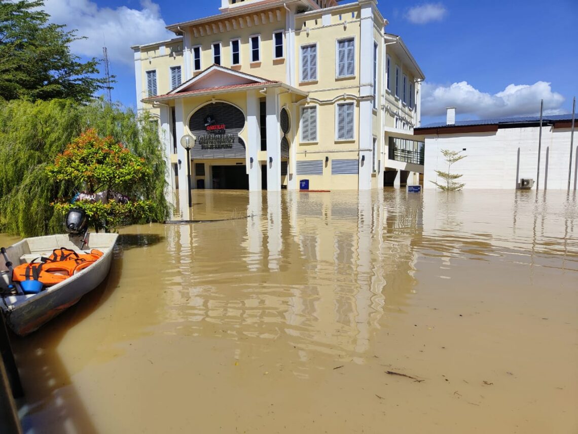 Galeri Darurat Bukit Kepong ditenggelami banjir - Kosmo Digital