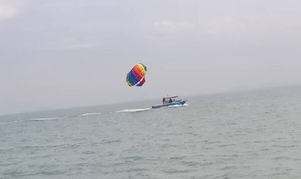 Bot tarik payung terjun tiada lesen, insurans - Kosmo Digital