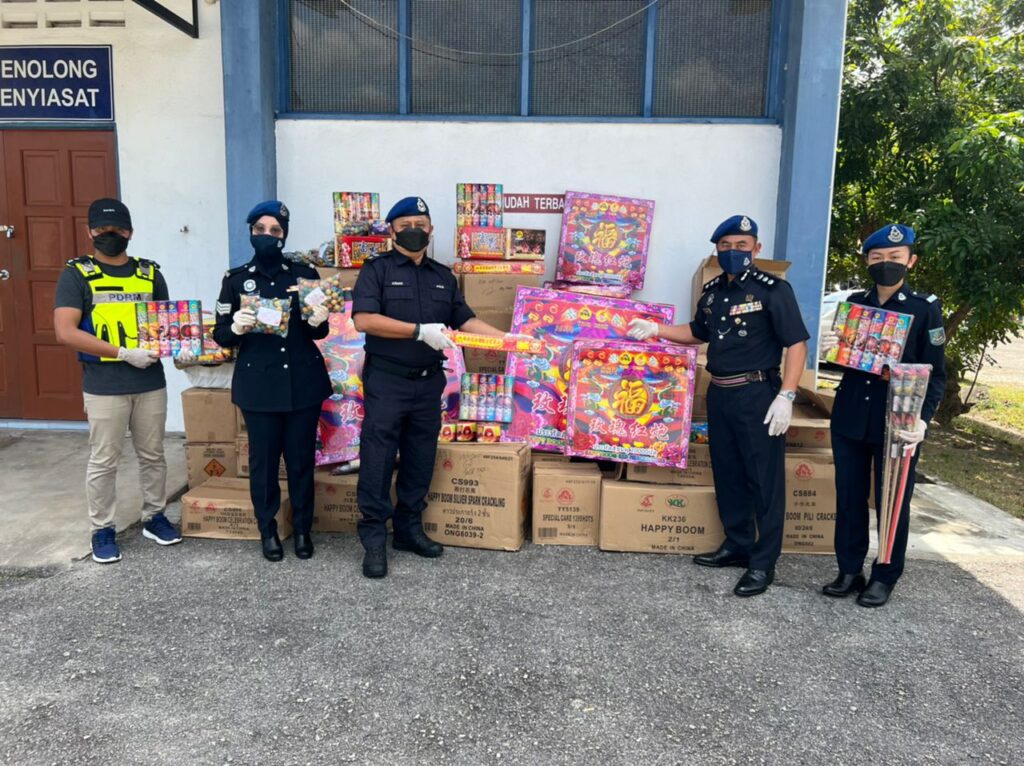 Kempunan nak jual mercun, bunga api RM87,000 - Kosmo Digital