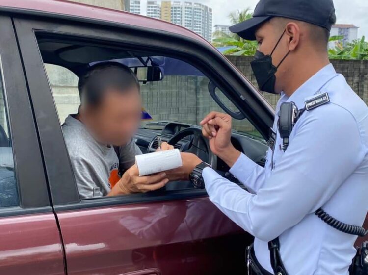 43 pemandu disaman potong barisan - Kosmo Digital