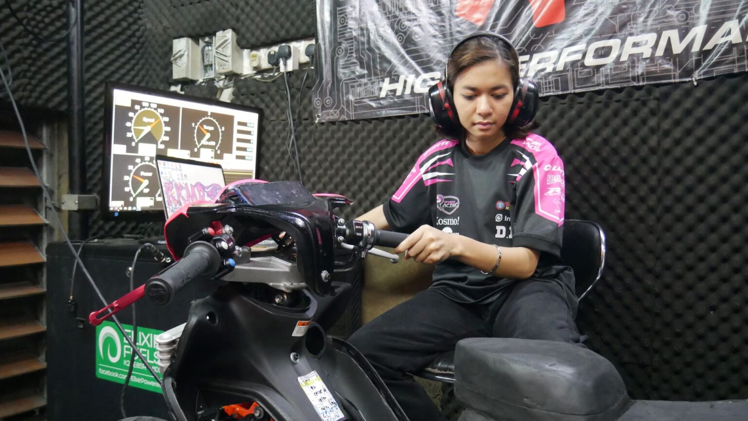 Mekanik wanita sertai Tobaki Pink Racing - Kosmo Digital