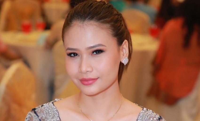 Dioles gincu merah, Nina Smith suka 'jadi' perempuan jahat - Kosmo Digital