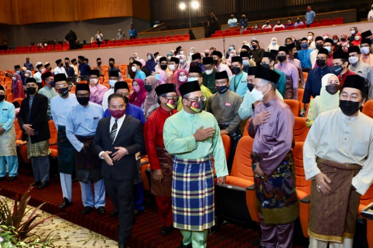 Penjawat awam Selangor dapat bantuan Aidilfitri sebulan gaji - Kosmo Digital