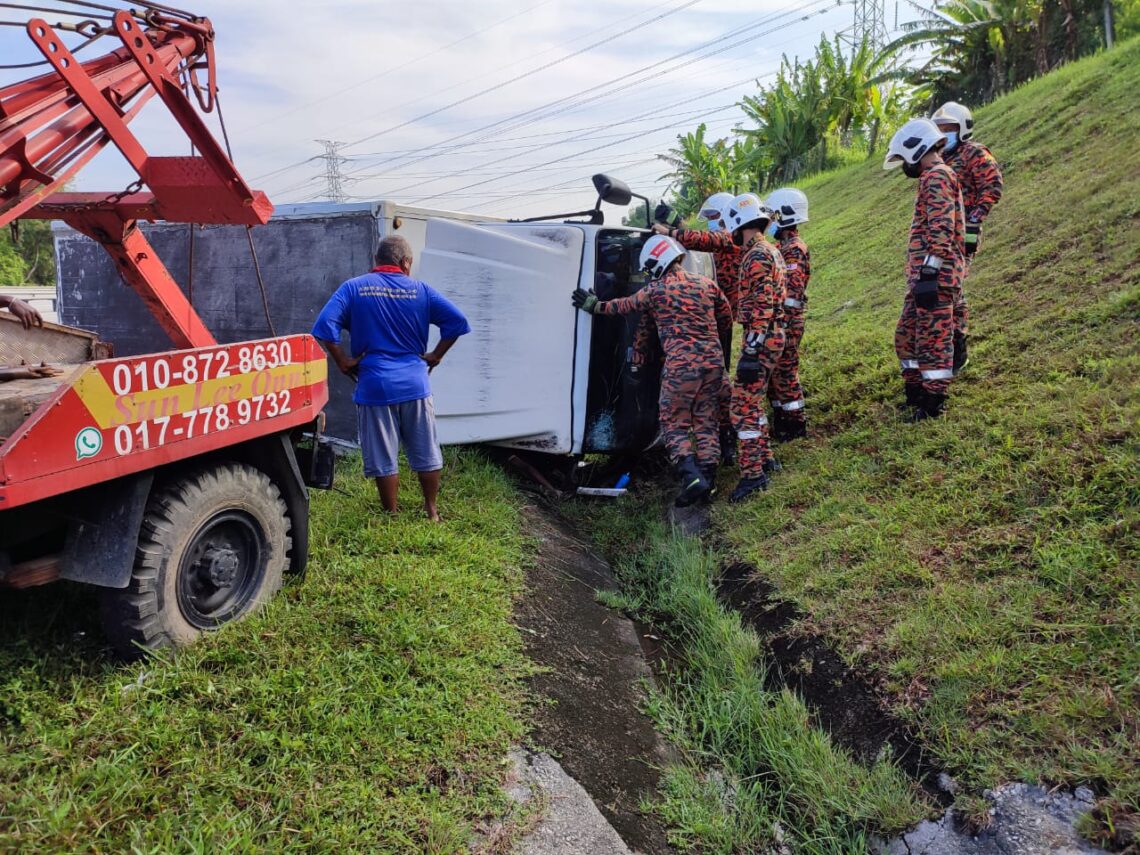 Lori cat terbabas, pemandu maut - Kosmo Digital