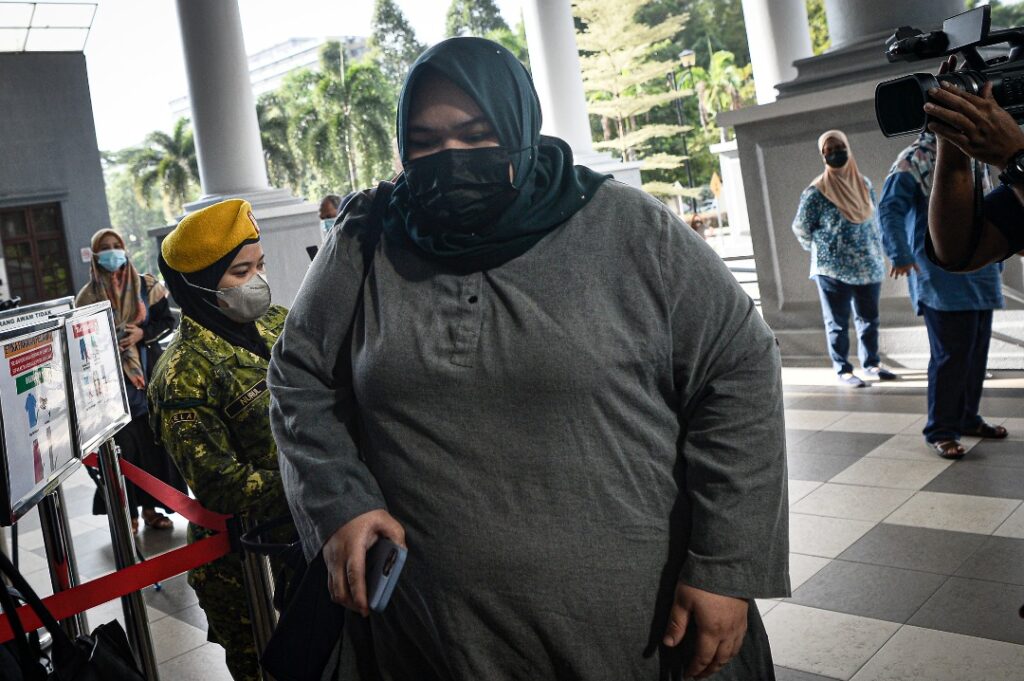 Gelaran Datuk ditarik, Boy Iman mahu jawapan SUK - Kosmo Digital