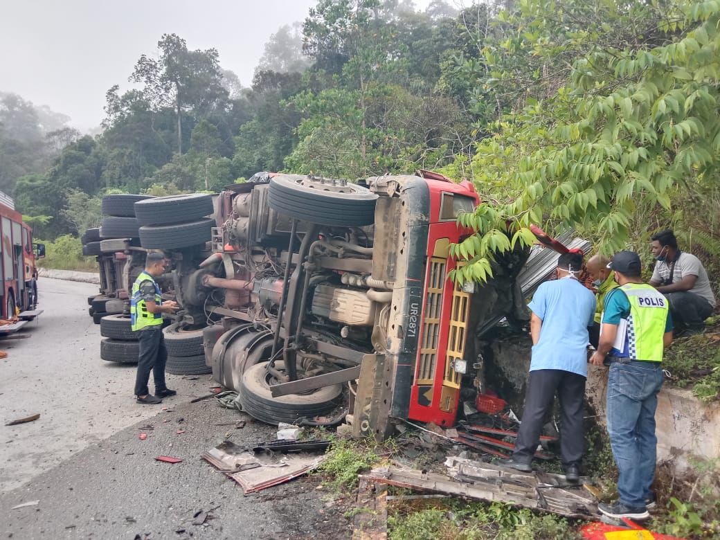 Pemandu, kelindan maut treler terbabas - Kosmo Digital
